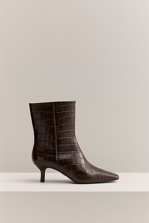 Chocolate Frome Boot - WOMEN Heels & Wedges | Trenery