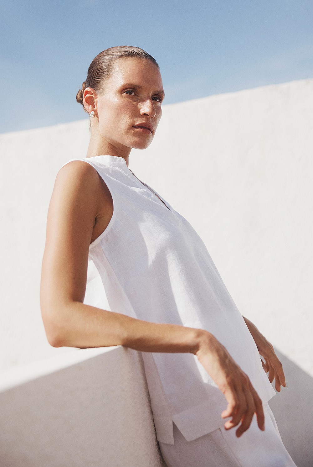 White Linen Vent Neck Tank - WOMEN Shirts | Trenery