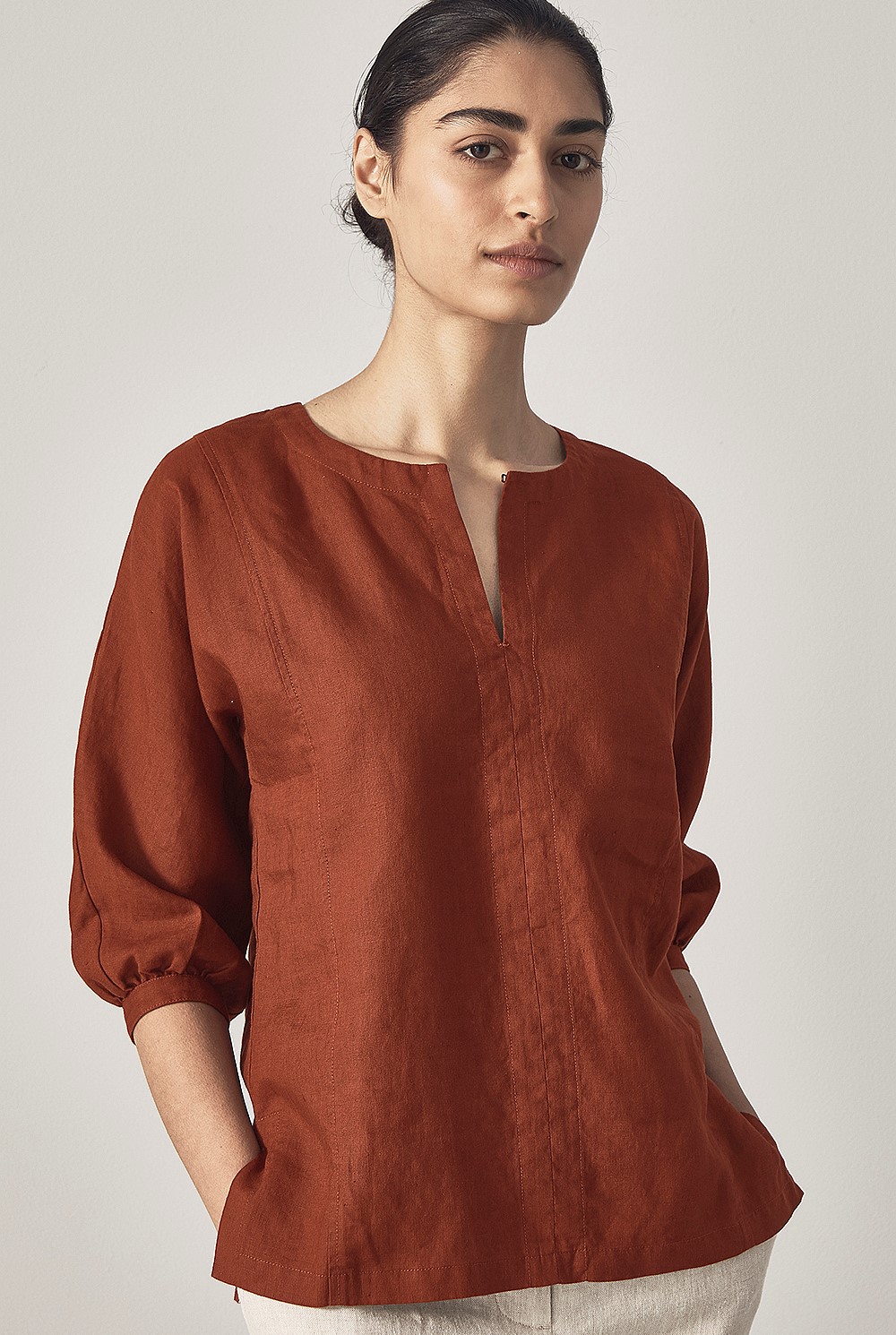 Cinnamon Linen Vent Neck Top - WOMEN Shirts | Trenery